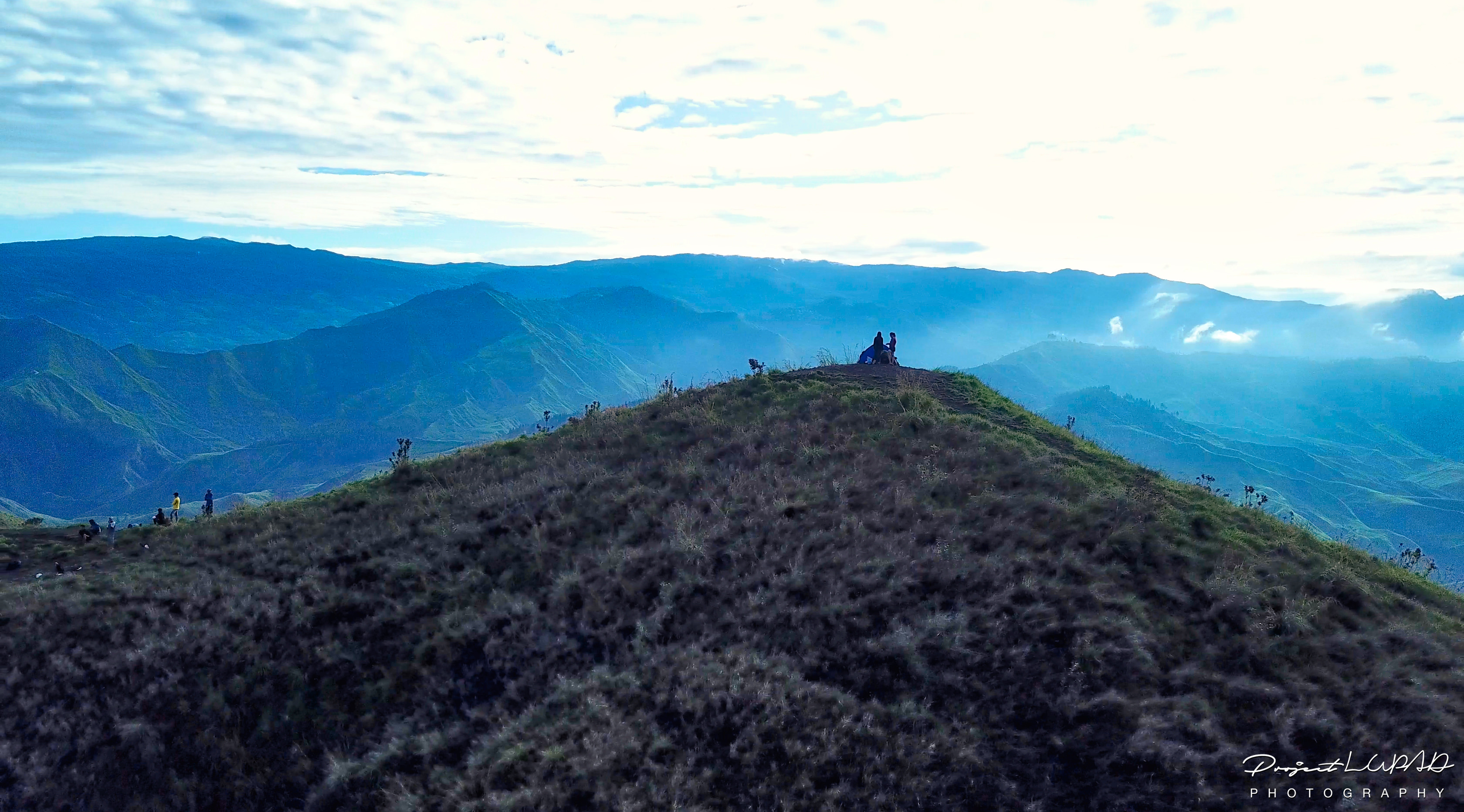 PHOTOS: Breathtaking Panimahawa Ridge Above the Clouds