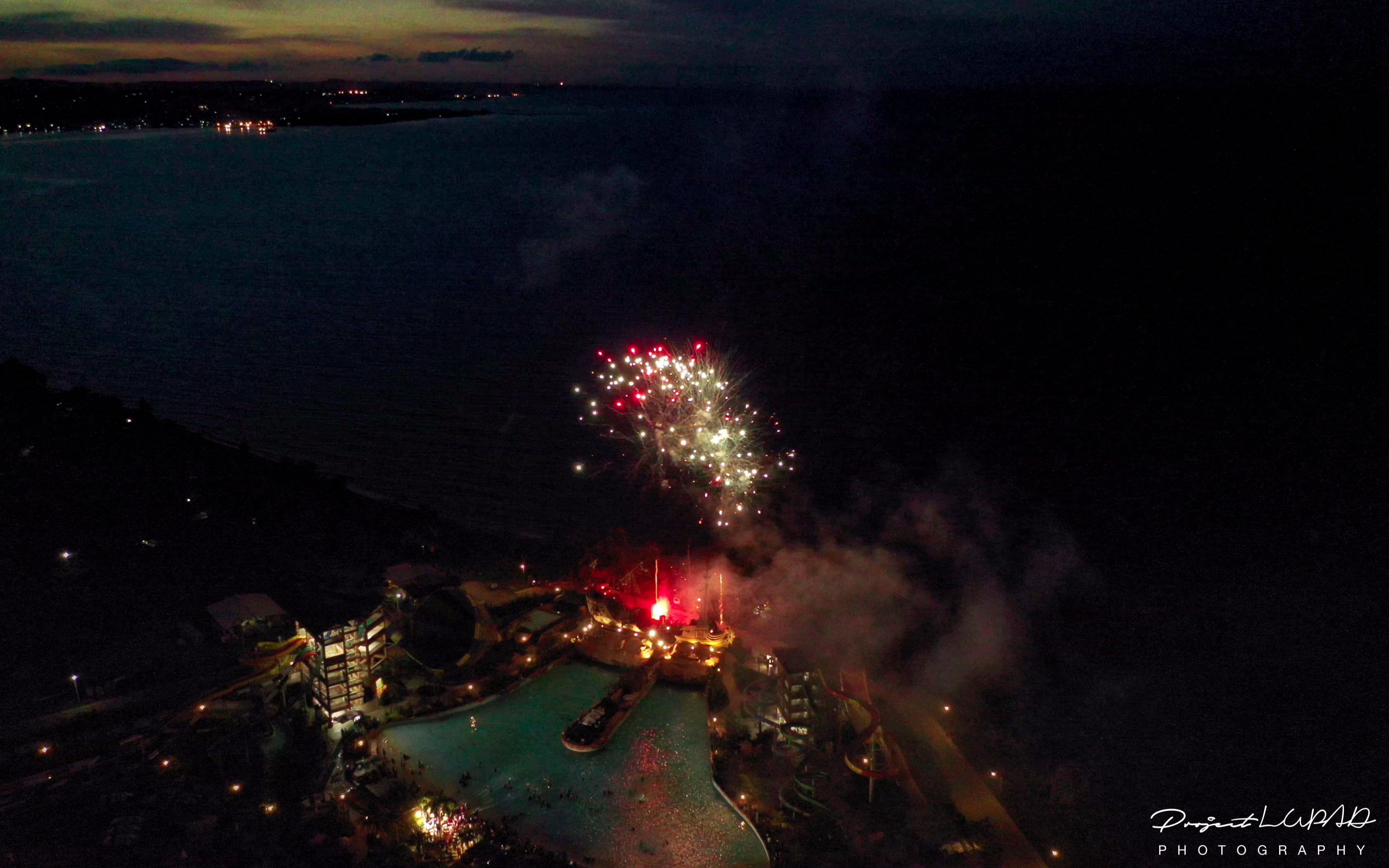 PHOTOS: Splashtacular Fireworks at Seven Seas Waterpark
