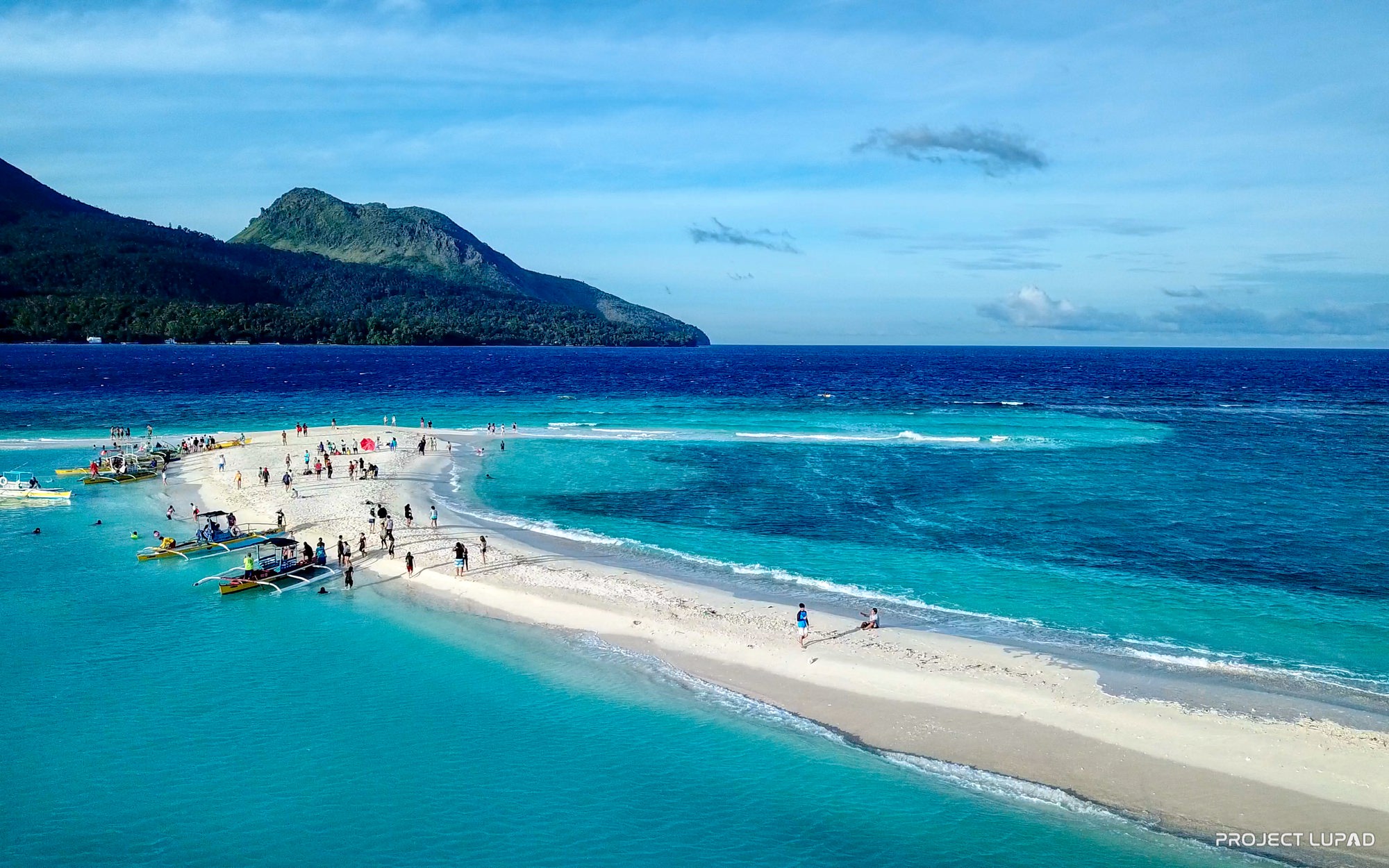 Unwind in a Tropical Paradise at White Island in the Philippines