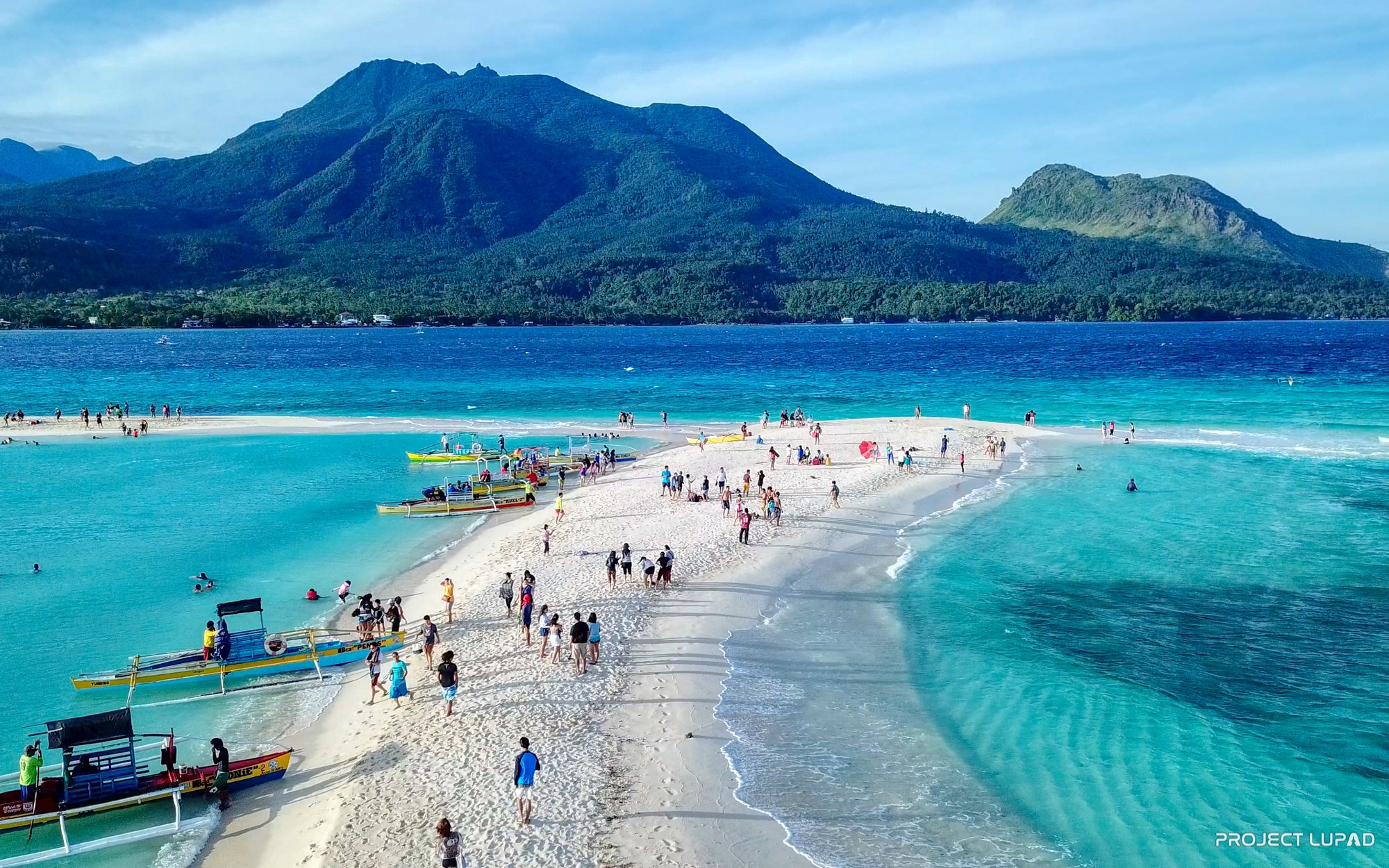 Unwind in a Tropical Paradise at White Island in the Philippines