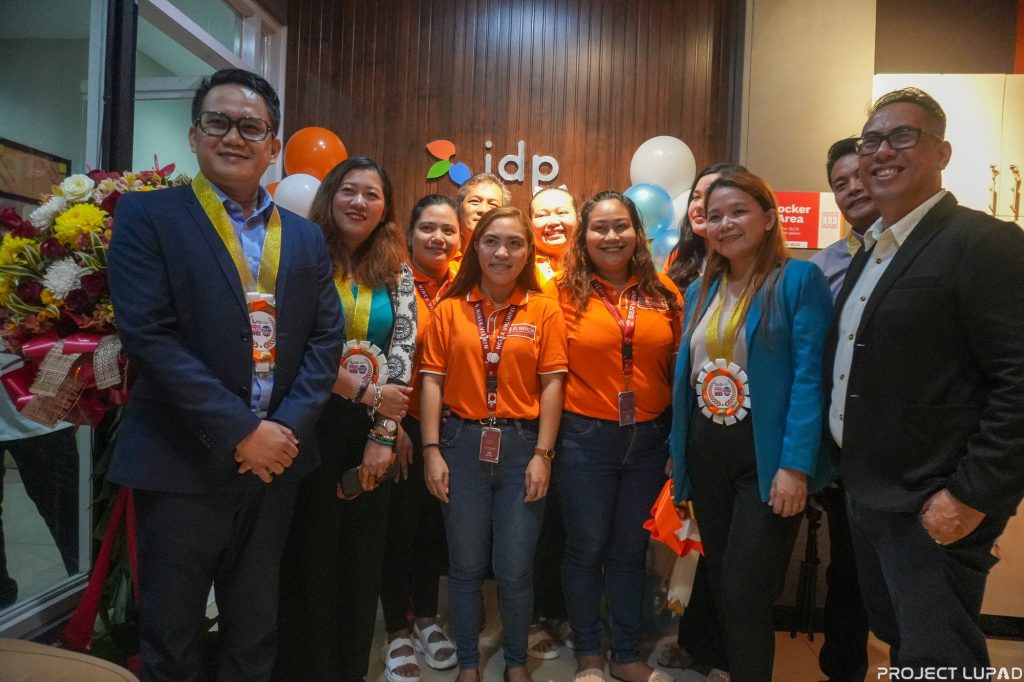 IDP and 9.0 Niner Unveils First IELTS on Computer Lab in CDO